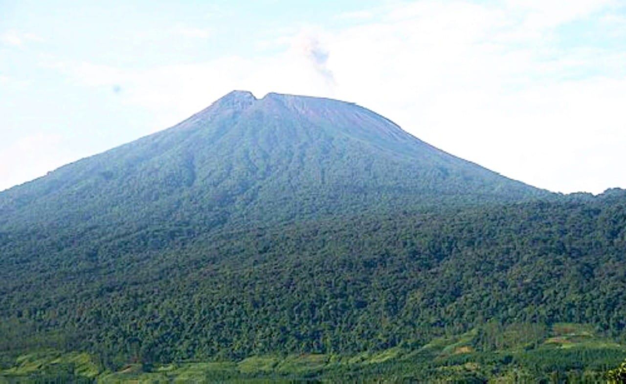 Di Balik Keindahan Gunung Slamet, Tersimpan Ancaman Alam yang Nyata ...